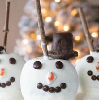Christmas Caramel Apples - The Carefree Kitchen