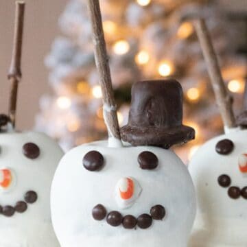 Christmas Caramel Apples - The Carefree Kitchen
