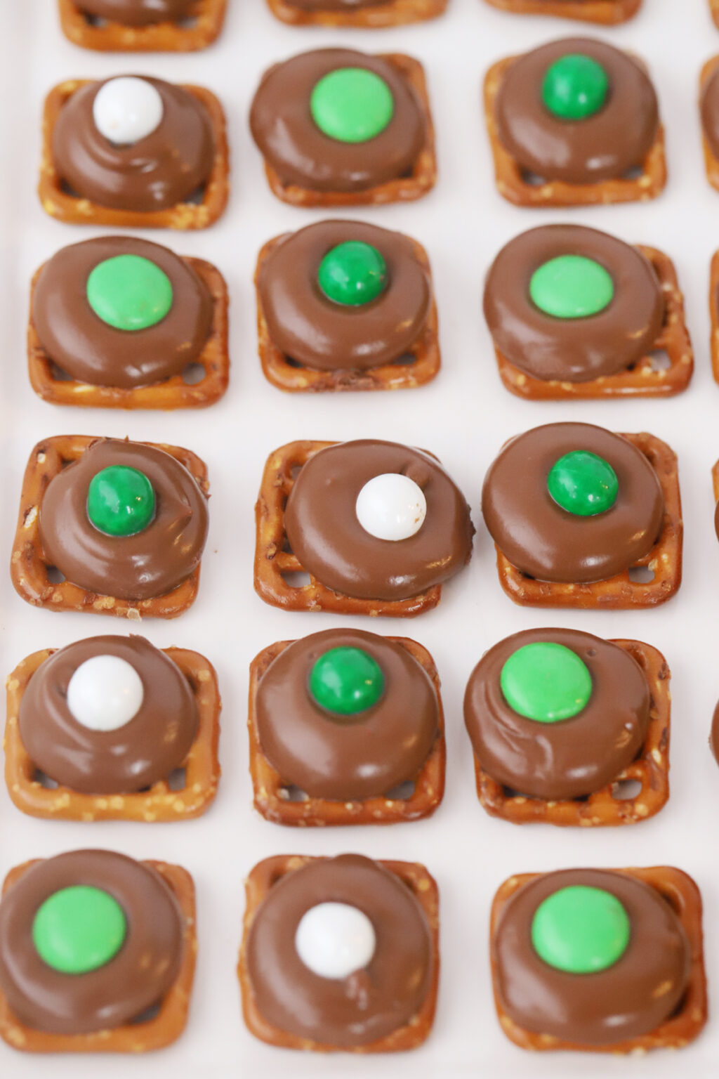 Easy Rolo Pretzel Bites Candy - The Carefree Kitchen