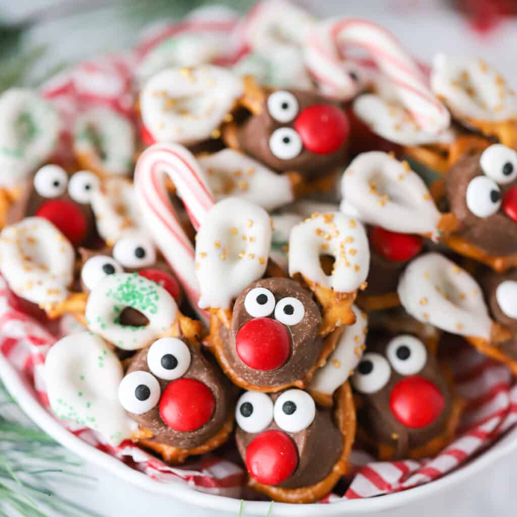 Reindeer Pretzels - The Carefree Kitchen