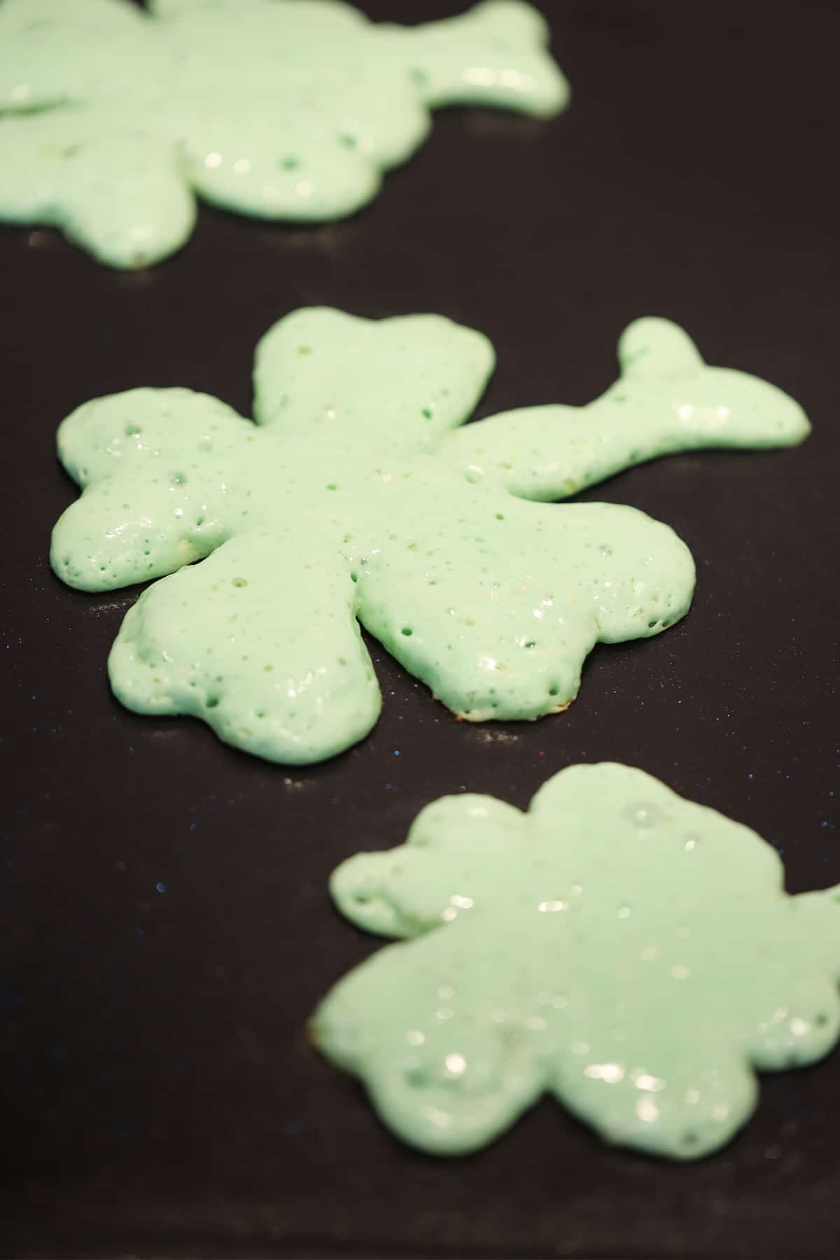 Green Shamrock Pancakes - The Carefree Kitchen