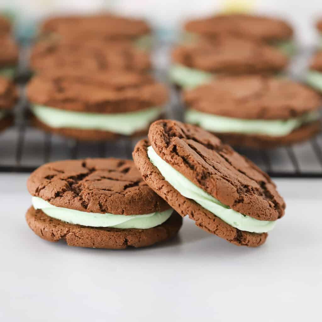 Homemade Mint Oreo Cookies - The Carefree Kitchen