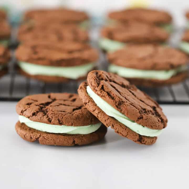 Homemade Mint Oreo Cookies - The Carefree Kitchen