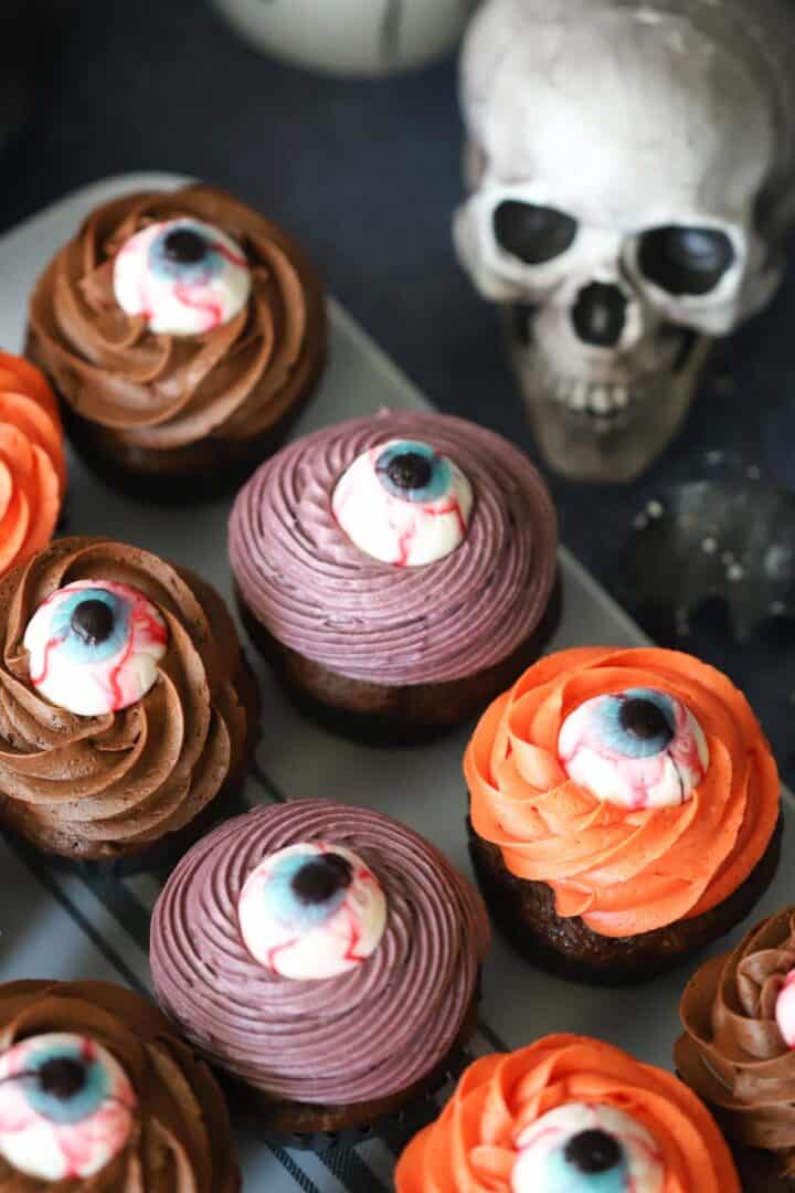 Halloween Eyeball Cupcakes - The Carefree Kitchen