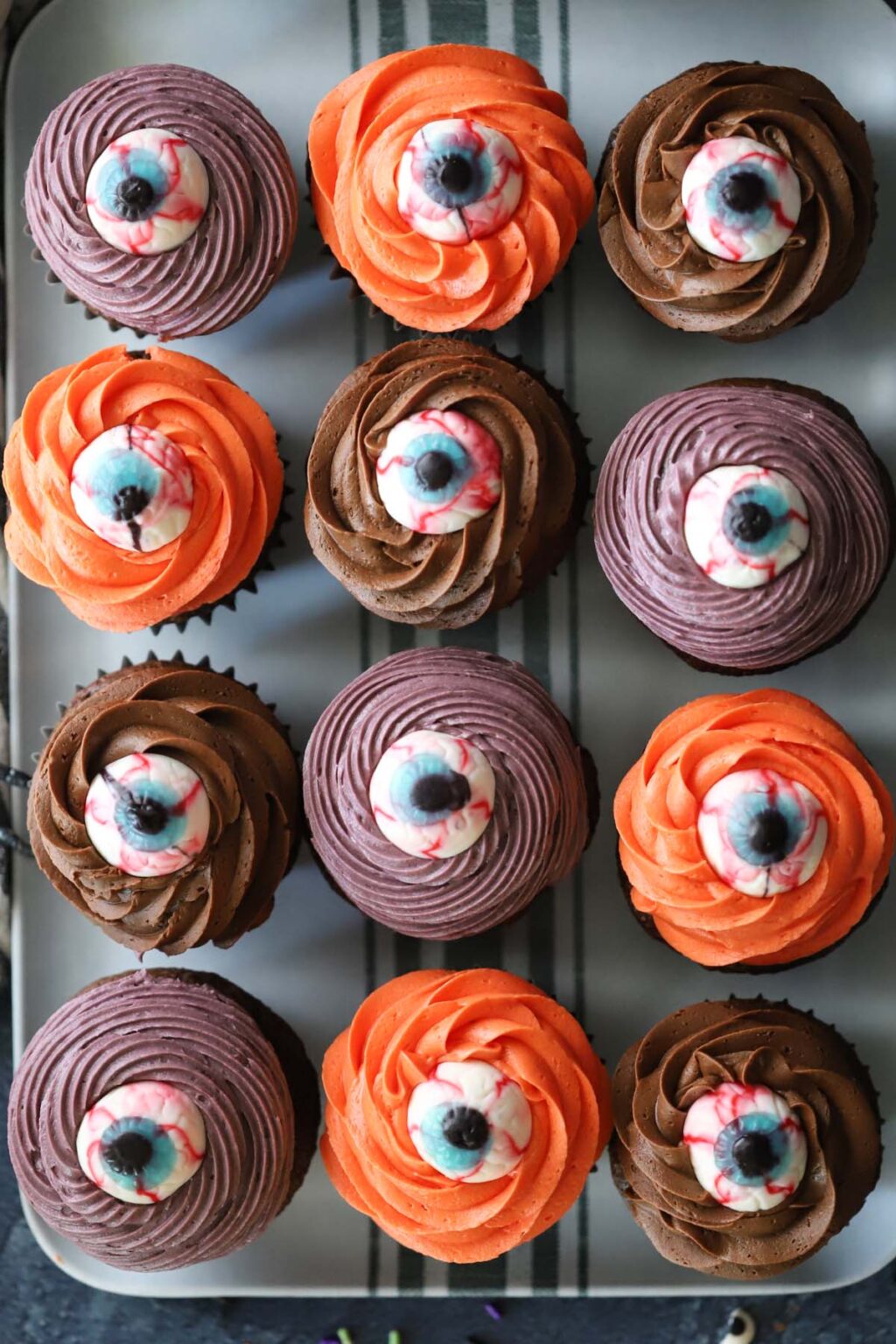 Halloween Eyeball Cupcakes - The Carefree Kitchen